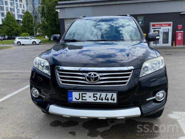 Black Toyota RAV4 2013 in Riga, with an engine capacity of 2.00 L and mileage of 58 thousand km for 14900 €, photo 2 on AUTOMOTO.COM.LV