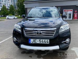 Black Toyota RAV4 2013 in Riga, with an engine capacity of 2.00 L and mileage of 58 thousand km for 13400 €, photo 3 on AUTOMOTO.COM.LV
