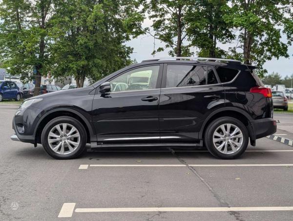 Black Toyota RAV4 2013 in Vilnius, with an engine capacity of 2.23 L and mileage of 245 thousand km for 11000 €, photo 5 on AUTOMOTO.COM.LV