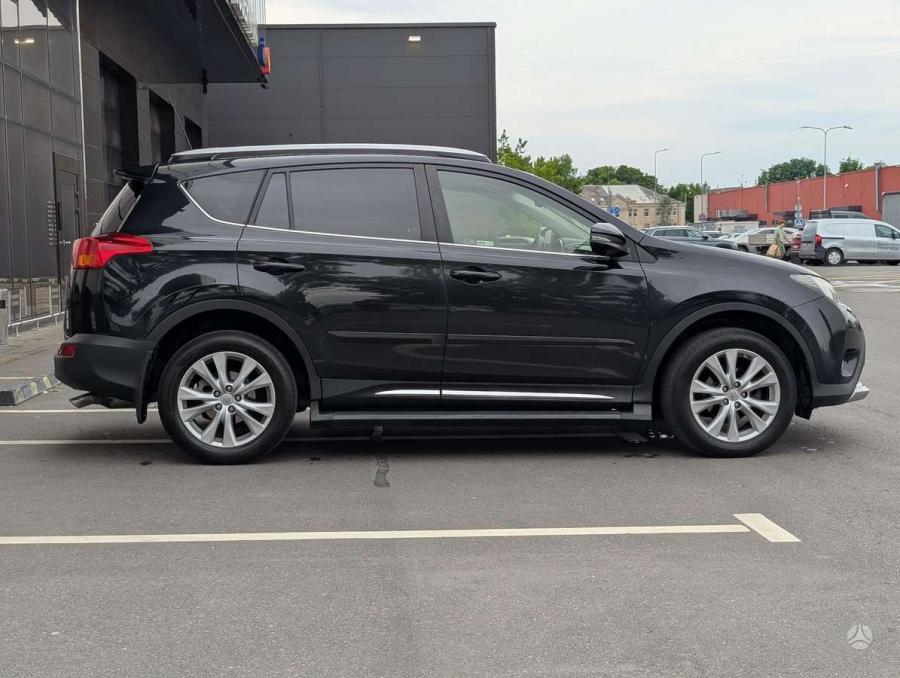 Melns Toyota RAV4 2013 Viļņa, ar dzinēja tilpumu 2.23 L un nobraukumu 245 tūkst. km par 11000 €, foto 7 vietnē AUTOMOTO.COM.LV