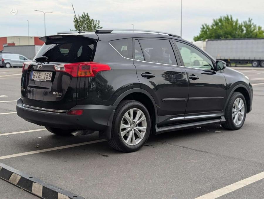 Melns Toyota RAV4 2013 Viļņa, ar dzinēja tilpumu 2.23 L un nobraukumu 245 tūkst. km par 11000 €, foto 8 vietnē AUTOMOTO.COM.LV