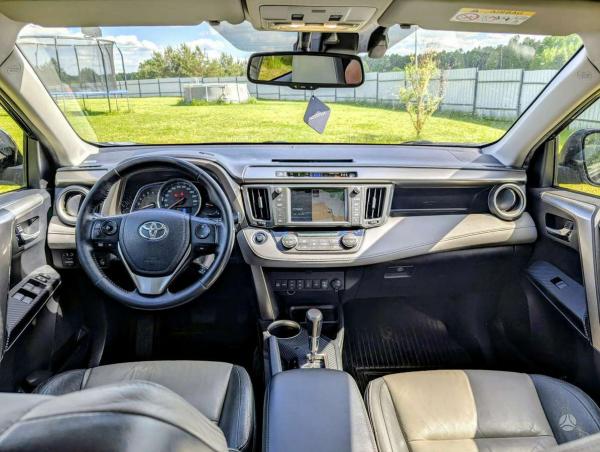 Black Toyota RAV4 2013 in Vilnius, with an engine capacity of 2.23 L and mileage of 245 thousand km for 11000 €, photo 10 on AUTOMOTO.COM.LV