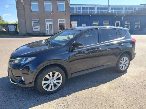 Black Toyota RAV4 2013 in Panevezys, with an engine capacity of 2.23 L and mileage of 253 thousand km for 10400 €, photo 3 on AUTOMOTO.COM.LV