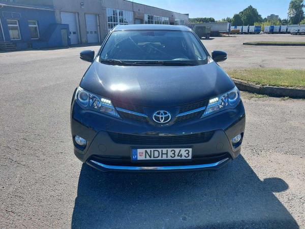 Black Toyota RAV4 2013 in Panevezys, with an engine capacity of 2.23 L and mileage of 253 thousand km for 10400 €, photo 6 on AUTOMOTO.COM.LV