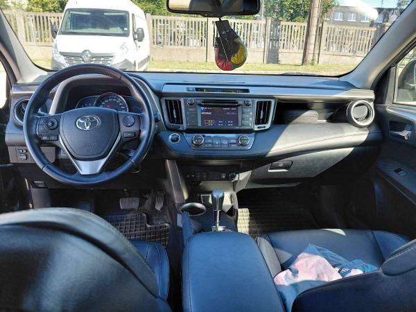 Black Toyota RAV4 2013 in Panevezys, with an engine capacity of 2.23 L and mileage of 253 thousand km for 10400 €, photo 9 on AUTOMOTO.COM.LV