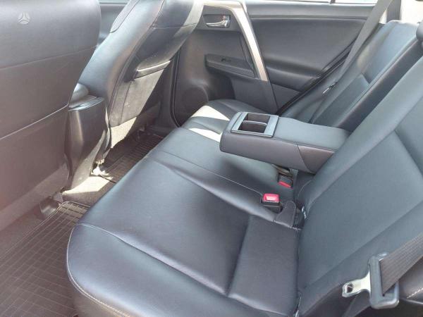 Black Toyota RAV4 2013 in Panevezys, with an engine capacity of 2.23 L and mileage of 253 thousand km for 10400 €, photo 11 on AUTOMOTO.COM.LV