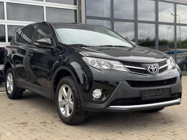Black Toyota RAV4 2013 in Vilnius, with an engine capacity of 2.00 L and mileage of 253 thousand km for 11000 €, photo 5 on AUTOMOTO.COM.LV