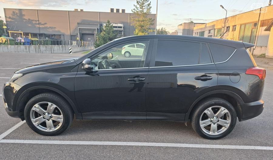 Melns Toyota RAV4 2013 Marijampole, ar dzinēja tilpumu 2.20 L un nobraukumu 280 tūkst. km par 8999 €, foto 5 vietnē AUTOMOTO.COM.LV