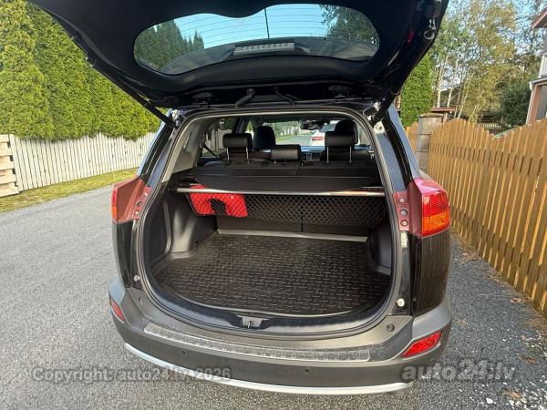 Black Toyota RAV4 2013 in Tallinn, with an engine capacity of 2.00 L and mileage of 55 thousand km for 14900 €, photo 9 on AUTOMOTO.COM.LV