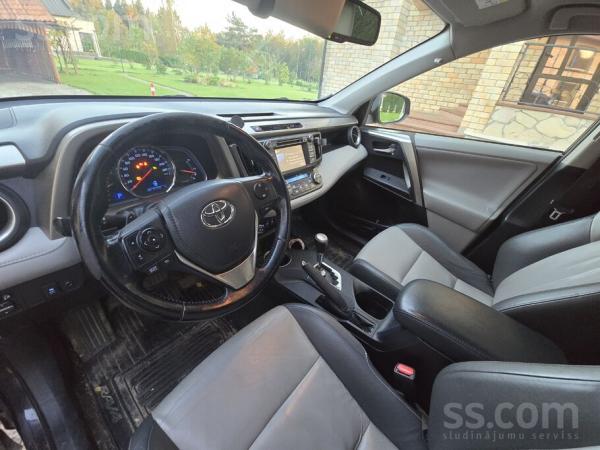 Melns Toyota RAV4 2013 Rīga, ar dzinēja tilpumu 2.20 L un nobraukumu 311 tūkst. km par 9000 €, foto 3 vietnē AUTOMOTO.COM.LV