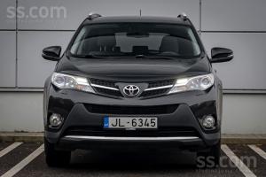 Black Toyota RAV4 2013 in Riga, with an engine capacity of 2.20 L and mileage of 312 thousand km for 10500 €, photo 3 on AUTOMOTO.COM.LV