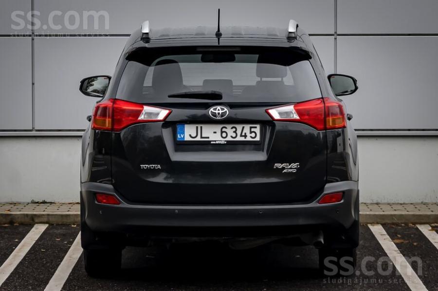 Black Toyota RAV4 2013 in Riga, with an engine capacity of 2.20 L and mileage of 312 thousand km for 10500 €, photo 6 on AUTOMOTO.COM.LV