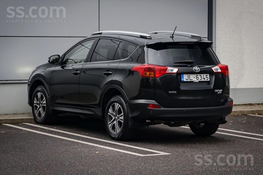 Black Toyota RAV4 2013 in Riga, with an engine capacity of 2.20 L and mileage of 312 thousand km for 10500 €, photo 7 on AUTOMOTO.COM.LV
