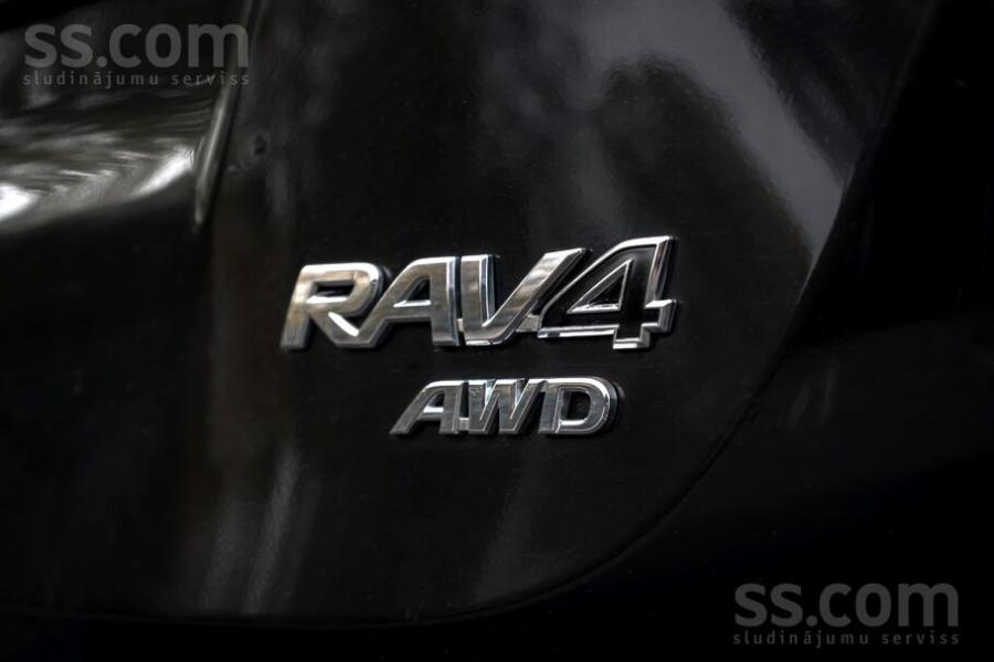 Black Toyota RAV4 2013 in Riga, with an engine capacity of 2.20 L and mileage of 312 thousand km for 10500 €, photo 8 on AUTOMOTO.COM.LV