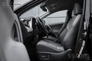 Black Toyota RAV4 2013 in Riga, with an engine capacity of 2.20 L and mileage of 312 thousand km for 10500 €, photo 12 on AUTOMOTO.COM.LV