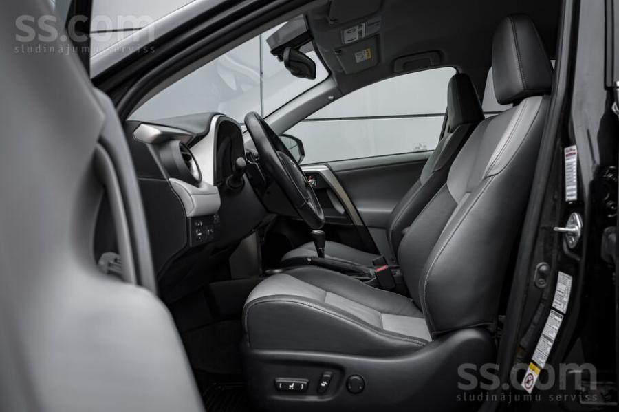 Black Toyota RAV4 2013 in Riga, with an engine capacity of 2.20 L and mileage of 312 thousand km for 10500 €, photo 12 on AUTOMOTO.COM.LV