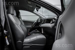 Black Toyota RAV4 2013 in Riga, with an engine capacity of 2.20 L and mileage of 312 thousand km for 10500 €, photo 13 on AUTOMOTO.COM.LV