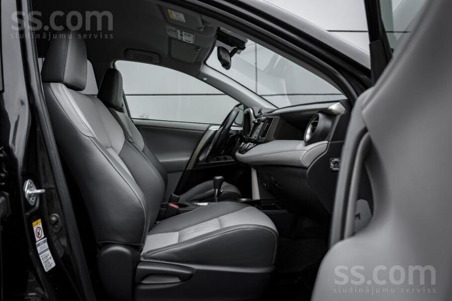 Black Toyota RAV4 2013 in Riga, with an engine capacity of 2.20 L and mileage of 312 thousand km for 10500 €, photo 13 on AUTOMOTO.COM.LV