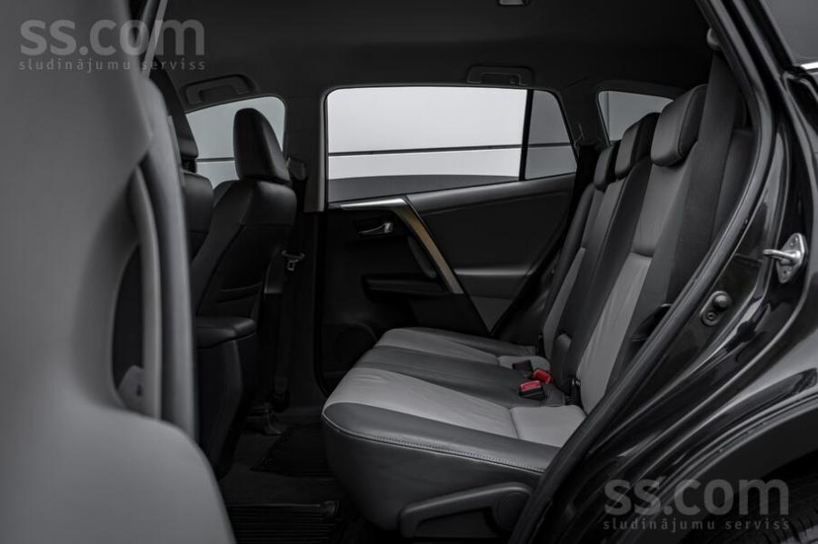 Black Toyota RAV4 2013 in Riga, with an engine capacity of 2.20 L and mileage of 312 thousand km for 10500 €, photo 14 on AUTOMOTO.COM.LV