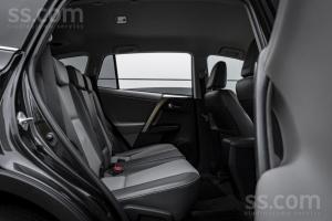 Black Toyota RAV4 2013 in Riga, with an engine capacity of 2.20 L and mileage of 312 thousand km for 10500 €, photo 15 on AUTOMOTO.COM.LV