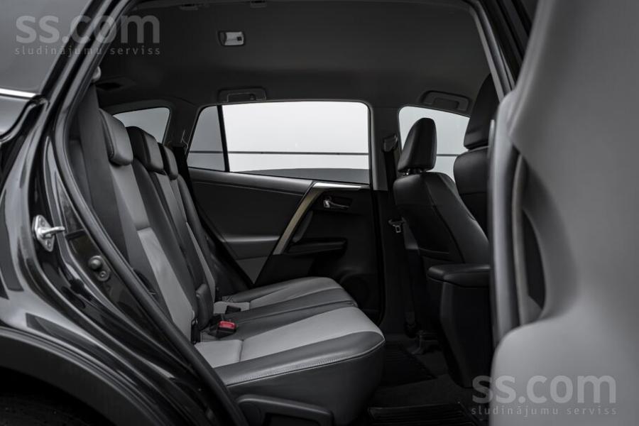 Black Toyota RAV4 2013 in Riga, with an engine capacity of 2.20 L and mileage of 312 thousand km for 10500 €, photo 15 on AUTOMOTO.COM.LV