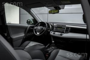 Black Toyota RAV4 2013 in Riga, with an engine capacity of 2.20 L and mileage of 312 thousand km for 10500 €, photo 16 on AUTOMOTO.COM.LV