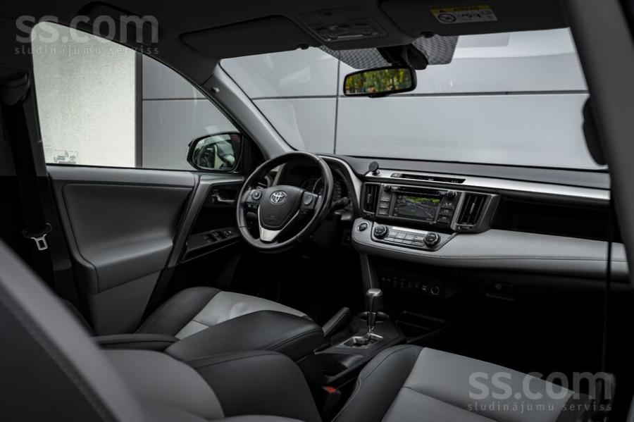 Black Toyota RAV4 2013 in Riga, with an engine capacity of 2.20 L and mileage of 312 thousand km for 10500 €, photo 16 on AUTOMOTO.COM.LV