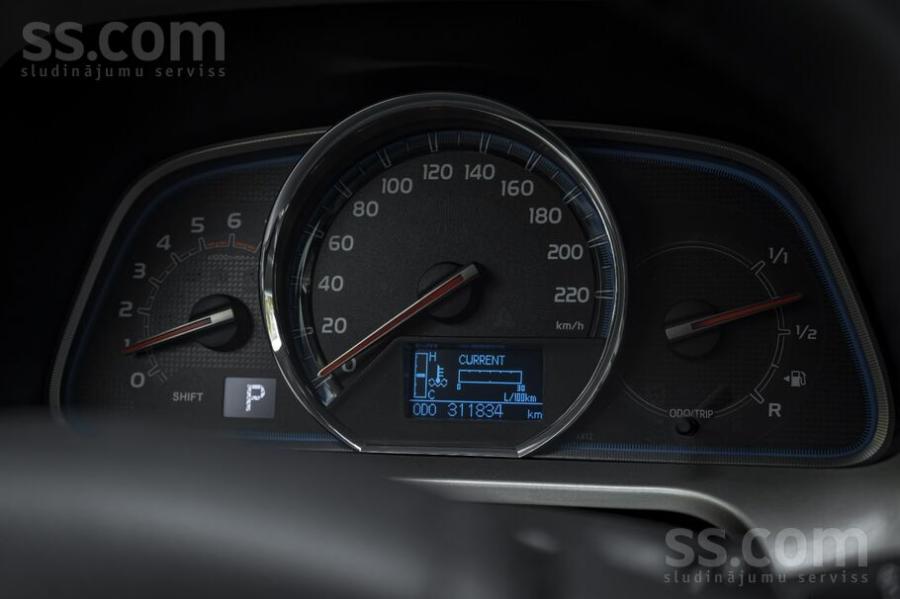 Black Toyota RAV4 2013 in Riga, with an engine capacity of 2.20 L and mileage of 312 thousand km for 10500 €, photo 17 on AUTOMOTO.COM.LV