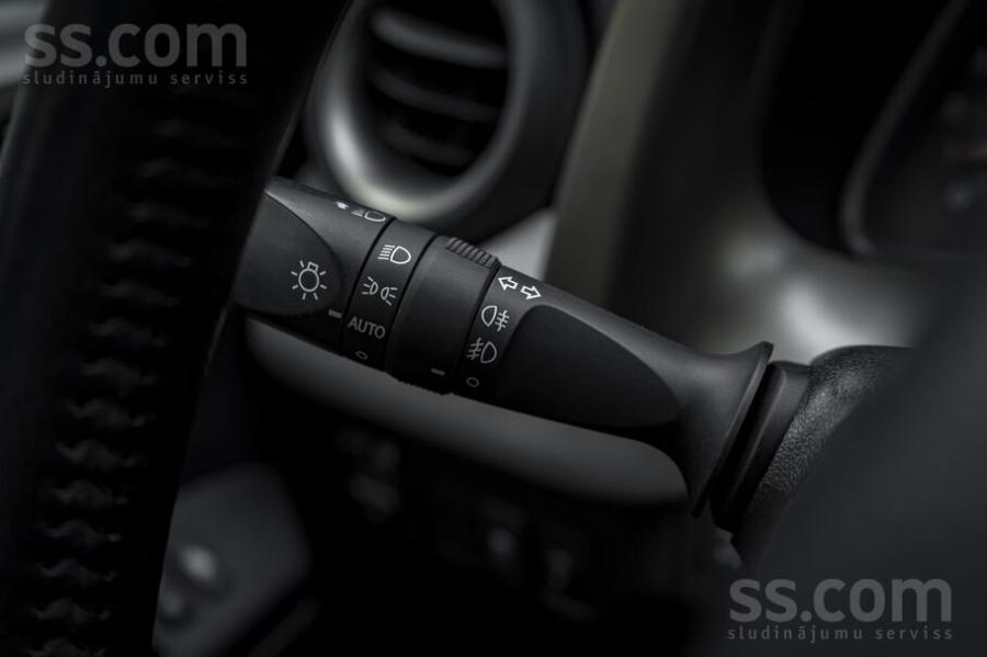 Black Toyota RAV4 2013 in Riga, with an engine capacity of 2.20 L and mileage of 312 thousand km for 10500 €, photo 19 on AUTOMOTO.COM.LV