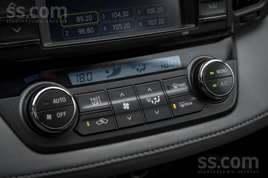 Black Toyota RAV4 2013 in Riga, with an engine capacity of 2.20 L and mileage of 312 thousand km for 10500 €, photo 26 on AUTOMOTO.COM.LV