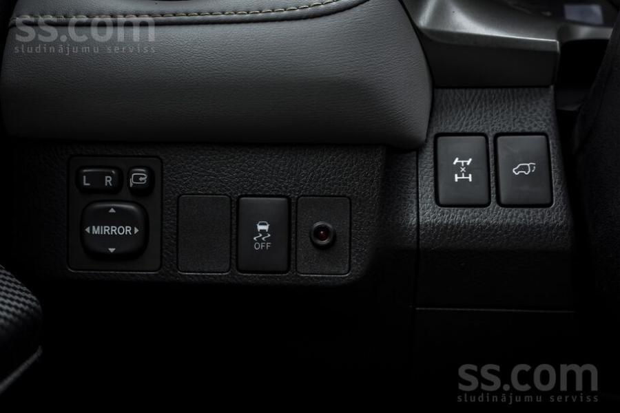 Black Toyota RAV4 2013 in Riga, with an engine capacity of 2.20 L and mileage of 312 thousand km for 10500 €, photo 30 on AUTOMOTO.COM.LV