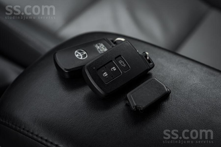 Black Toyota RAV4 2013 in Riga, with an engine capacity of 2.20 L and mileage of 312 thousand km for 10500 €, photo 31 on AUTOMOTO.COM.LV