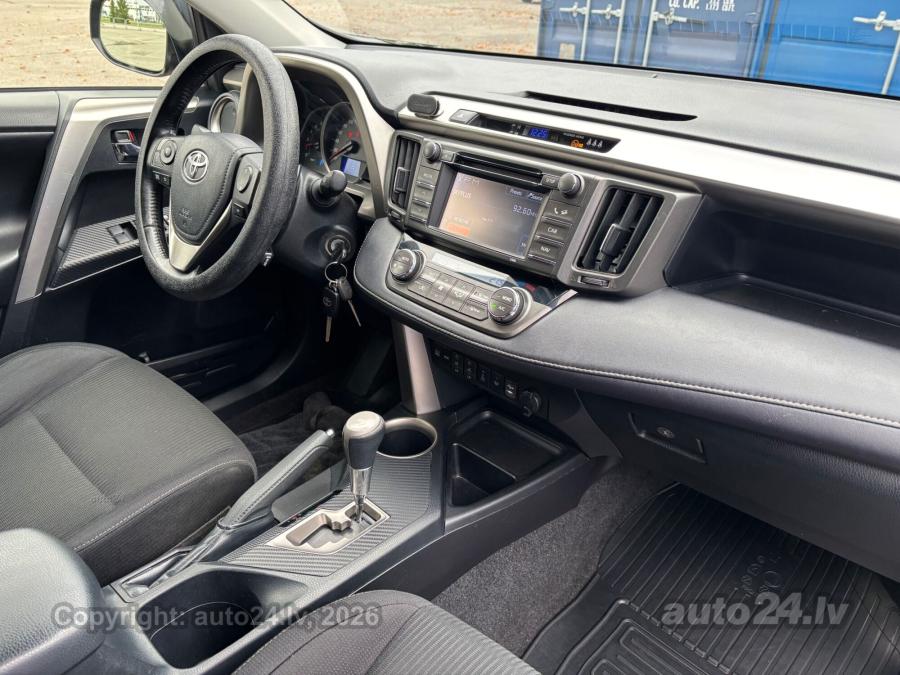 Melns Toyota RAV4 2013 Paide, ar dzinēja tilpumu 2.20 L un nobraukumu 210 tūkst. km par 11390 €, foto 9 vietnē AUTOMOTO.COM.LV