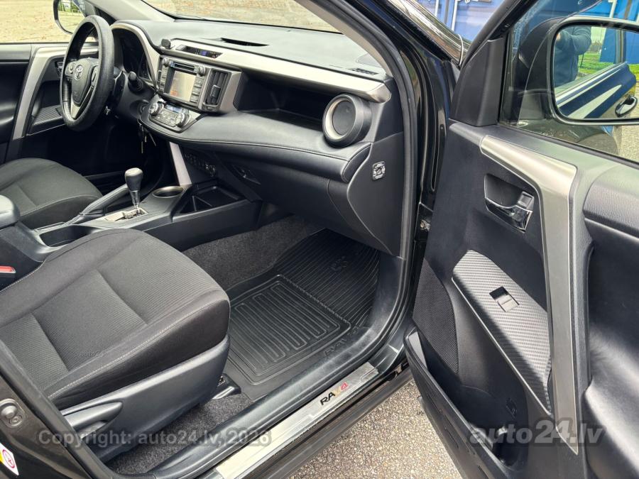 Melns Toyota RAV4 2013 Paide, ar dzinēja tilpumu 2.20 L un nobraukumu 210 tūkst. km par 11390 €, foto 10 vietnē AUTOMOTO.COM.LV