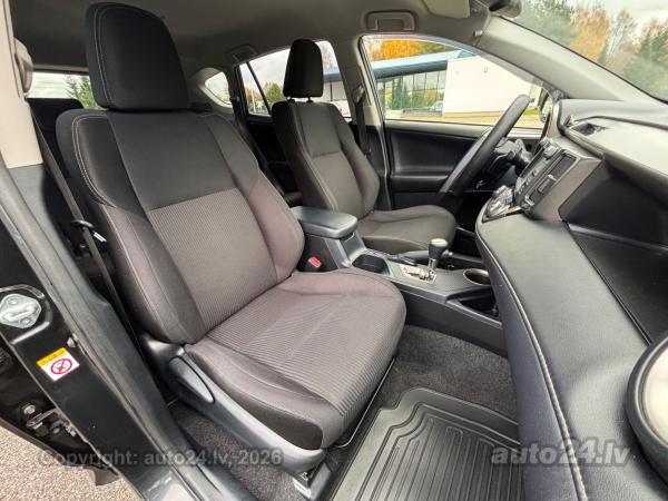 Melns Toyota RAV4 2013 Paide, ar dzinēja tilpumu 2.20 L un nobraukumu 210 tūkst. km par 11390 €, foto 11 vietnē AUTOMOTO.COM.LV
