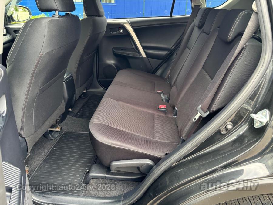 Melns Toyota RAV4 2013 Paide, ar dzinēja tilpumu 2.20 L un nobraukumu 210 tūkst. km par 11390 €, foto 15 vietnē AUTOMOTO.COM.LV