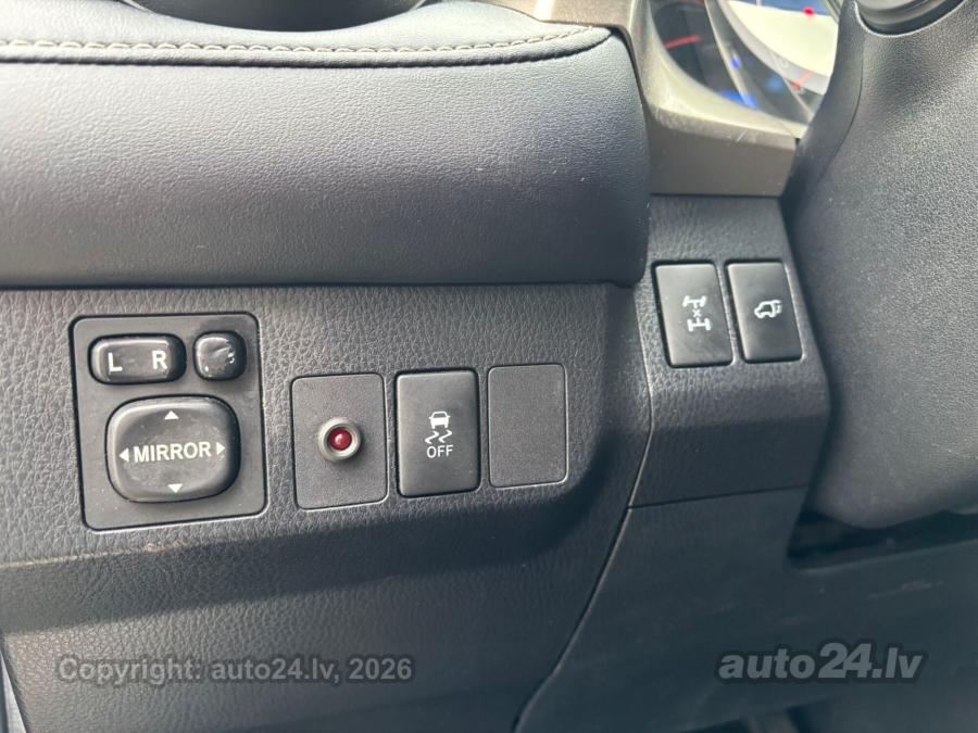 Melns Toyota RAV4 2013 Paide, ar dzinēja tilpumu 2.20 L un nobraukumu 210 tūkst. km par 11390 €, foto 19 vietnē AUTOMOTO.COM.LV