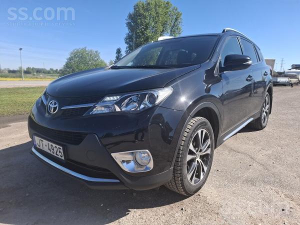 Black Toyota RAV4 2014 in Talsi, with an engine capacity of 2.20 L and mileage of 300 thousand km for 10500 €, photo 2 on AUTOMOTO.COM.LV