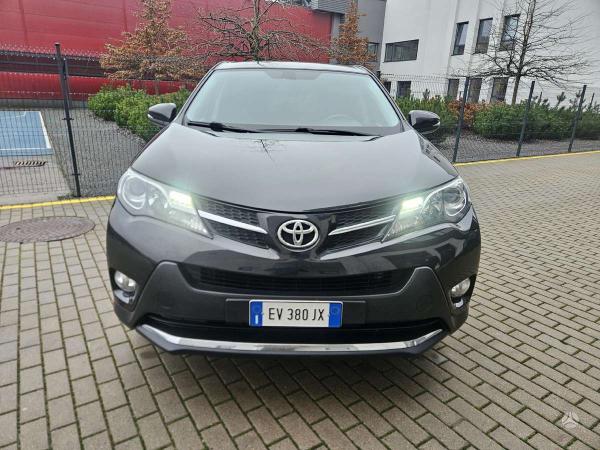 Black Toyota RAV4 2014 in Kaunas, with an engine capacity of 2.20 L and mileage of 169 thousand km for 12700 €, photo 5 on AUTOMOTO.COM.LV