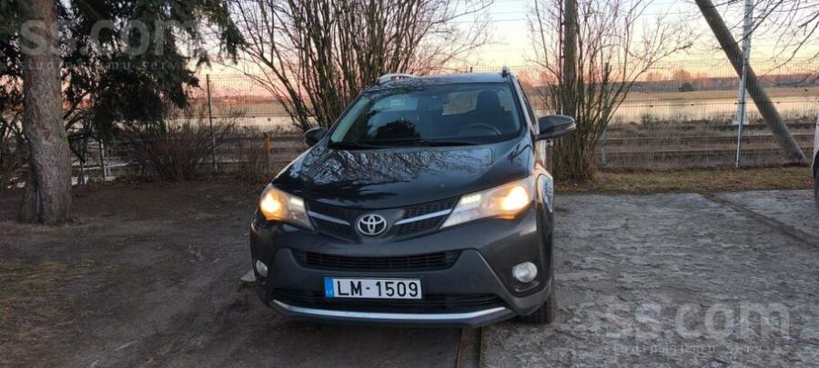 Melns Toyota RAV4 2014 Jūrmala, ar dzinēja tilpumu 2.20 L un nobraukumu 305 tūkst. km par 8800 €, foto 1 vietnē AUTOMOTO.COM.LV