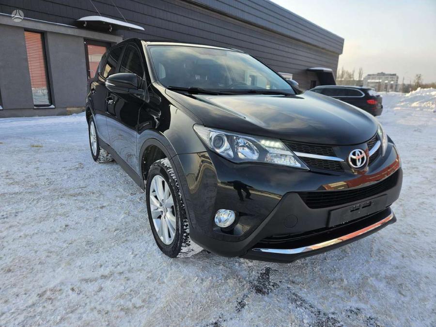 Black Toyota RAV4 2014 in Kaunas, with an engine capacity of 2.20 L and mileage of 169 thousand km for 11750 €, photo 2 on AUTOMOTO.COM.LV