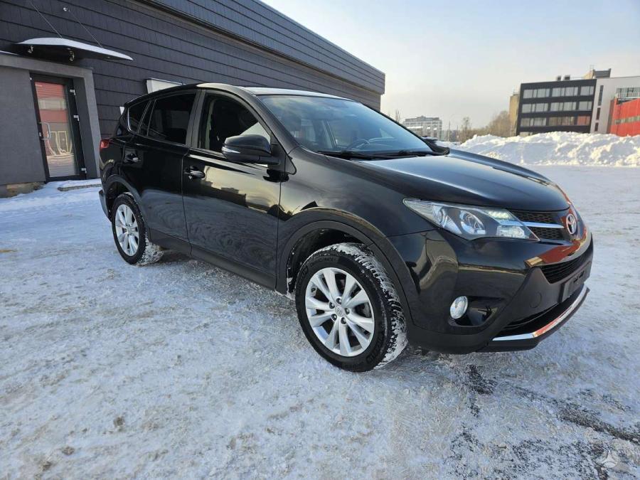 Black Toyota RAV4 2014 in Kaunas, with an engine capacity of 2.20 L and mileage of 169 thousand km for 11750 €, photo 5 on AUTOMOTO.COM.LV