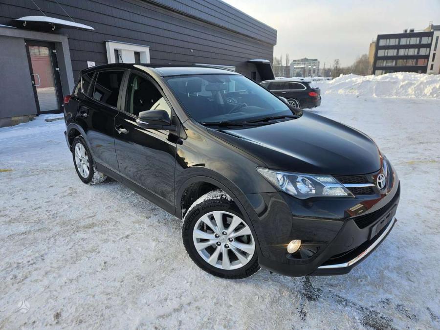 Black Toyota RAV4 2014 in Kaunas, with an engine capacity of 2.20 L and mileage of 169 thousand km for 11750 €, photo 8 on AUTOMOTO.COM.LV