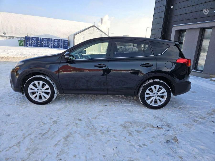 Black Toyota RAV4 2014 in Kaunas, with an engine capacity of 2.20 L and mileage of 169 thousand km for 11750 €, photo 16 on AUTOMOTO.COM.LV