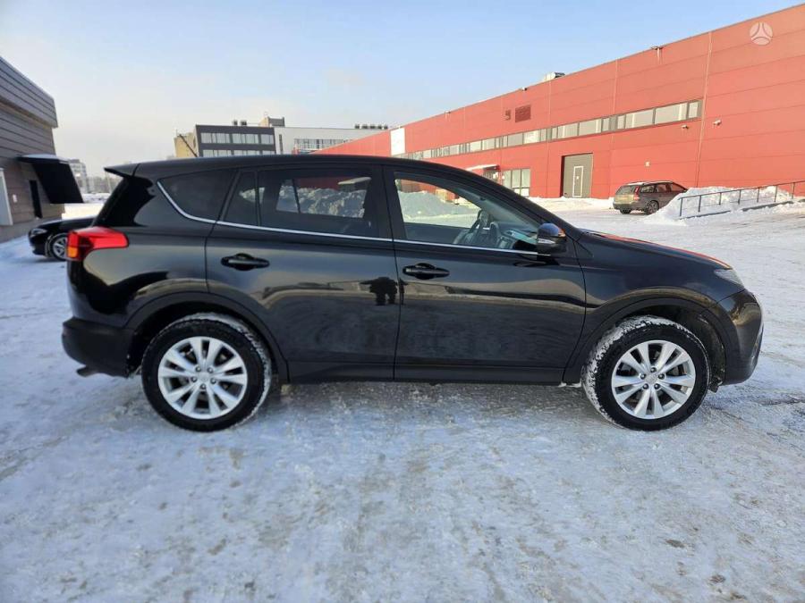 Black Toyota RAV4 2014 in Kaunas, with an engine capacity of 2.20 L and mileage of 169 thousand km for 11750 €, photo 17 on AUTOMOTO.COM.LV