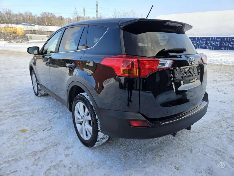 Black Toyota RAV4 2014 in Kaunas, with an engine capacity of 2.20 L and mileage of 169 thousand km for 11750 €, photo 18 on AUTOMOTO.COM.LV
