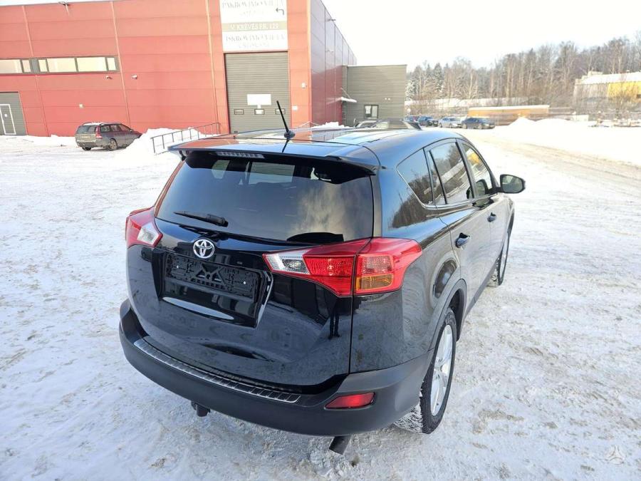 Black Toyota RAV4 2014 in Kaunas, with an engine capacity of 2.20 L and mileage of 169 thousand km for 11750 €, photo 23 on AUTOMOTO.COM.LV