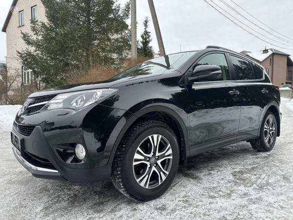 Black Toyota RAV4 2014 in Vilnius, with an engine capacity of 2.00 L and mileage of 293 thousand km for 10200 €, photo 6 on AUTOMOTO.COM.LV