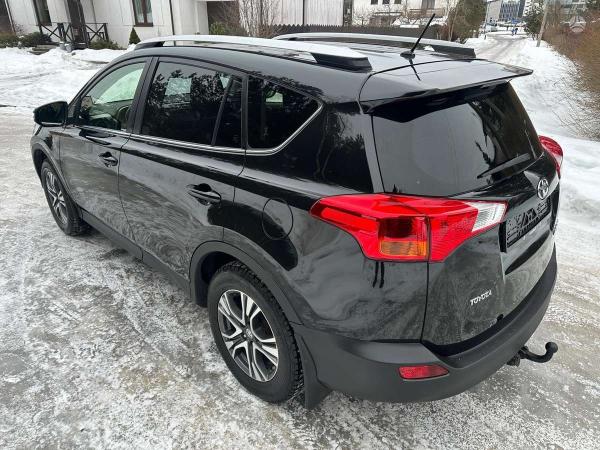 Black Toyota RAV4 2014 in Vilnius, with an engine capacity of 2.00 L and mileage of 293 thousand km for 10200 €, photo 8 on AUTOMOTO.COM.LV
