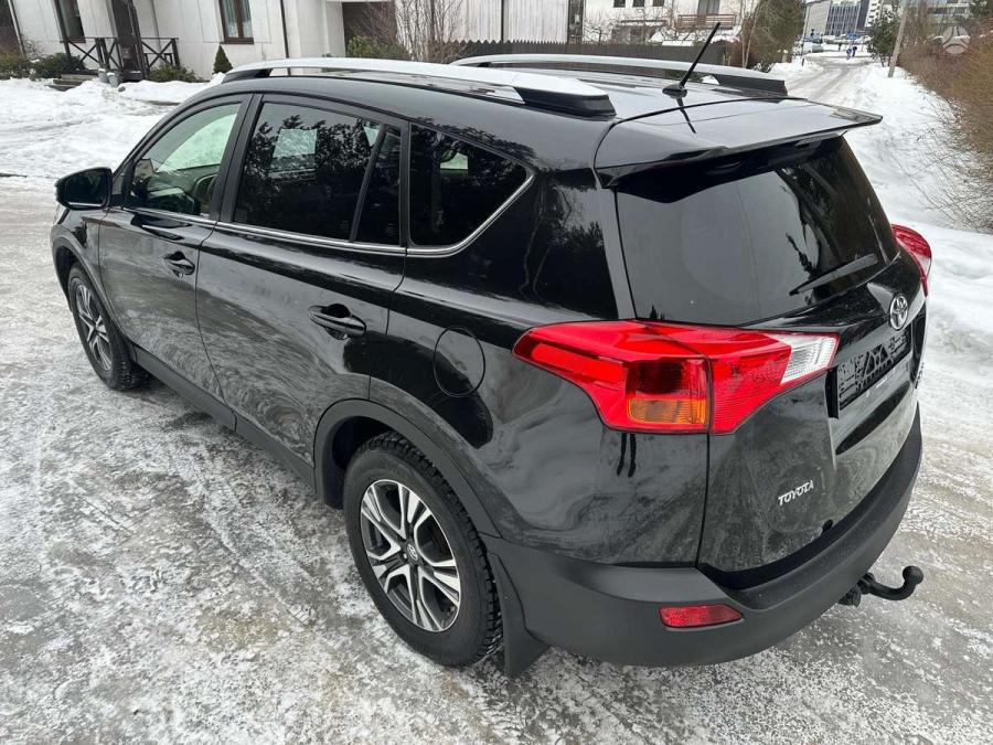Black Toyota RAV4 2014 in Vilnius, with an engine capacity of 2.00 L and mileage of 293 thousand km for 10200 €, photo 8 on AUTOMOTO.COM.LV